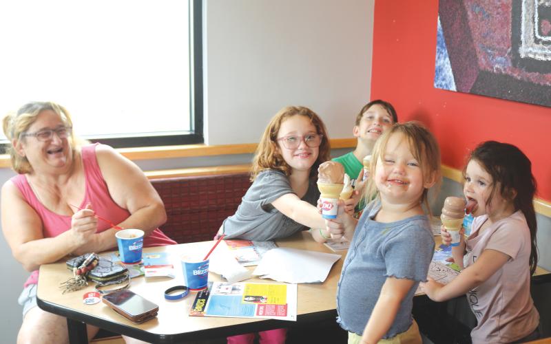 LCPD treats kids to ice cream social, giveaway | Lake City Reporter