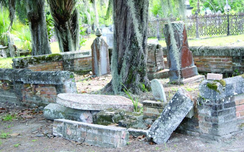 Cemetery clean-up: City to address rundown appearance of Oaklawn ...